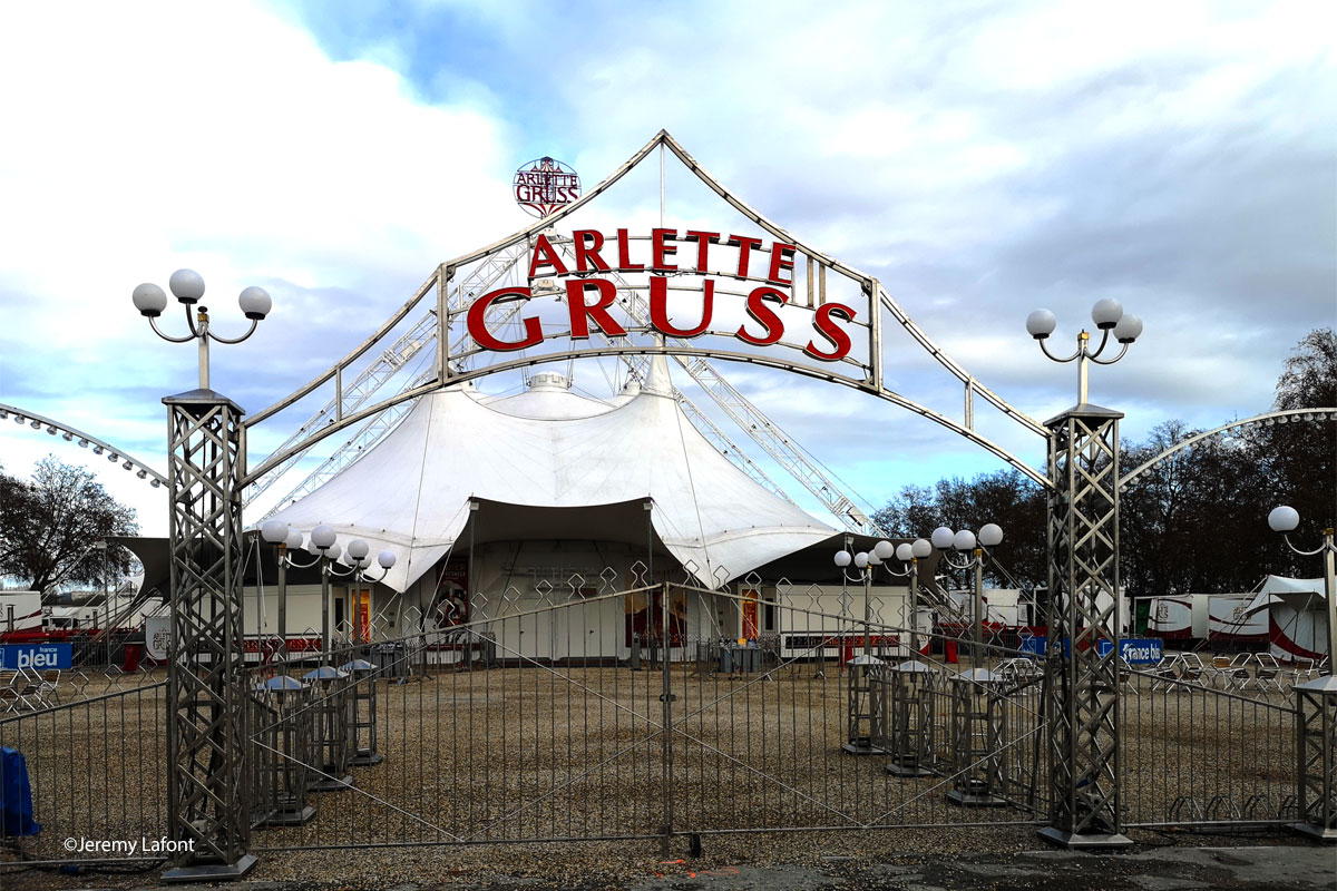 Le cirque Arlette Gruss est aux Quinconces