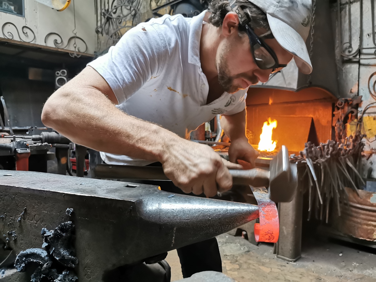 Ce ferronnier d’art de Bordeaux s’est forgé à l’Atelier Fer Emeraude