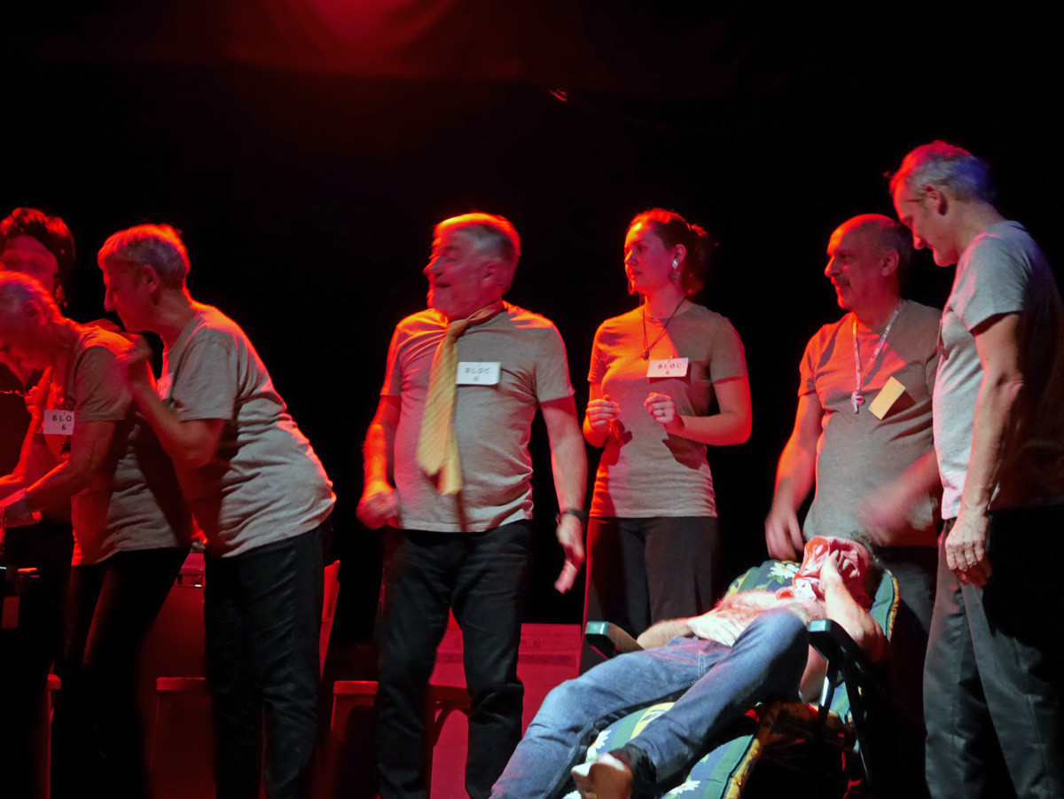 Le serpent qui rit à la Lucarne